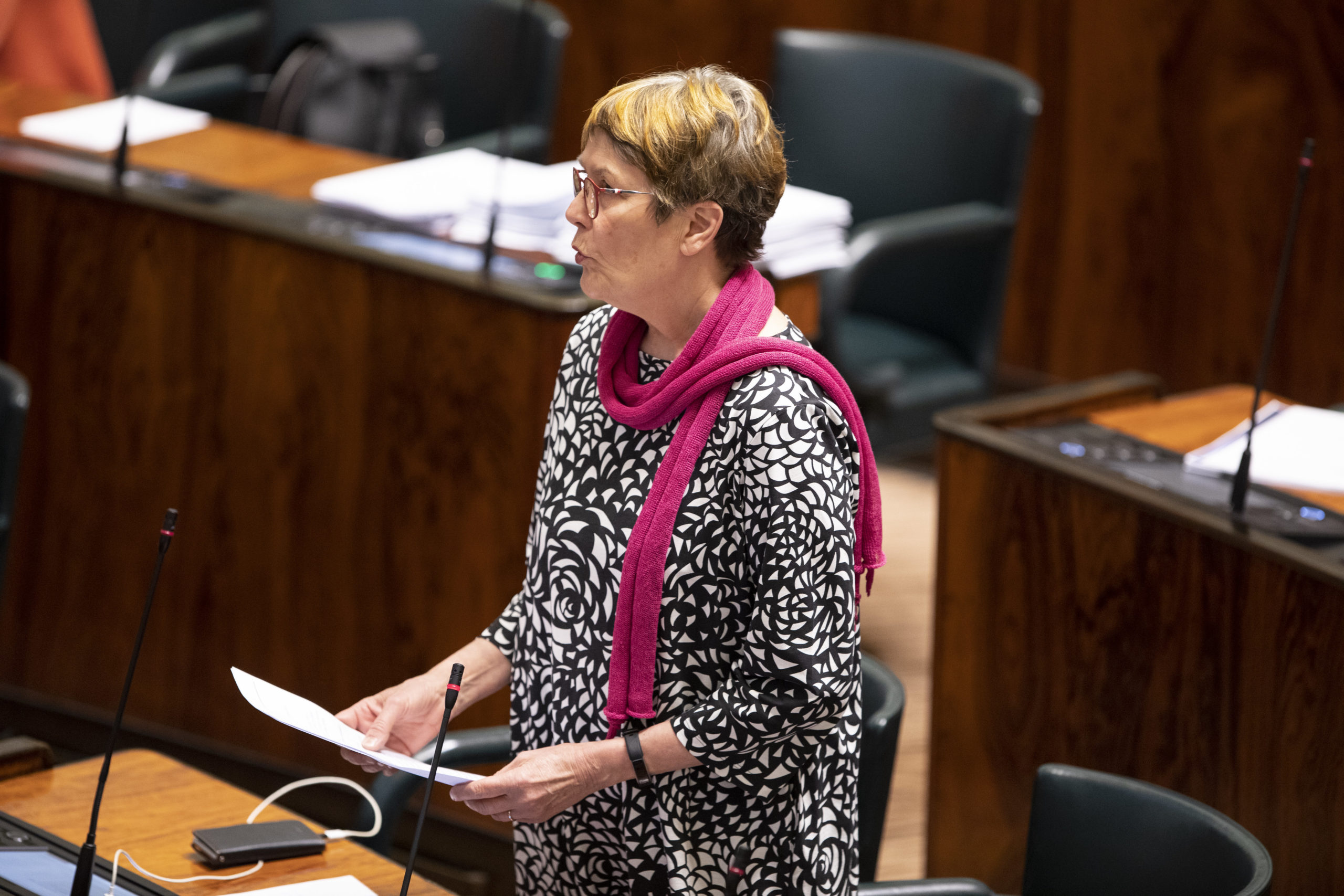 Satu Hassi menetti ensin isänsä ja sitten puolisonsa – hän antaa kovaa ...