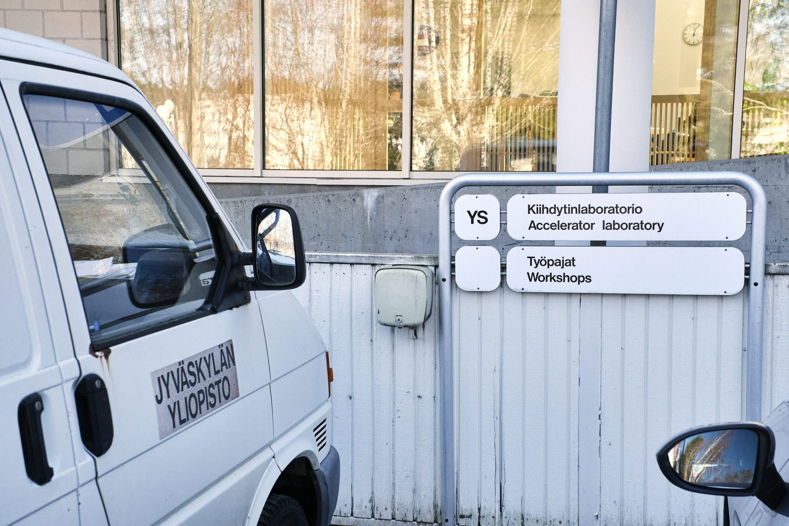 Jyväskylän yliopiston kiihdytinlaboratoriossa räjähti – yksi vietiin ...