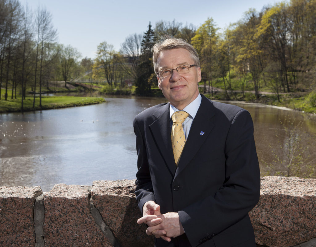 Kari Nenonen valittiin Vuosikymmenen kuntajohtajaksi – kunniamaininta ...