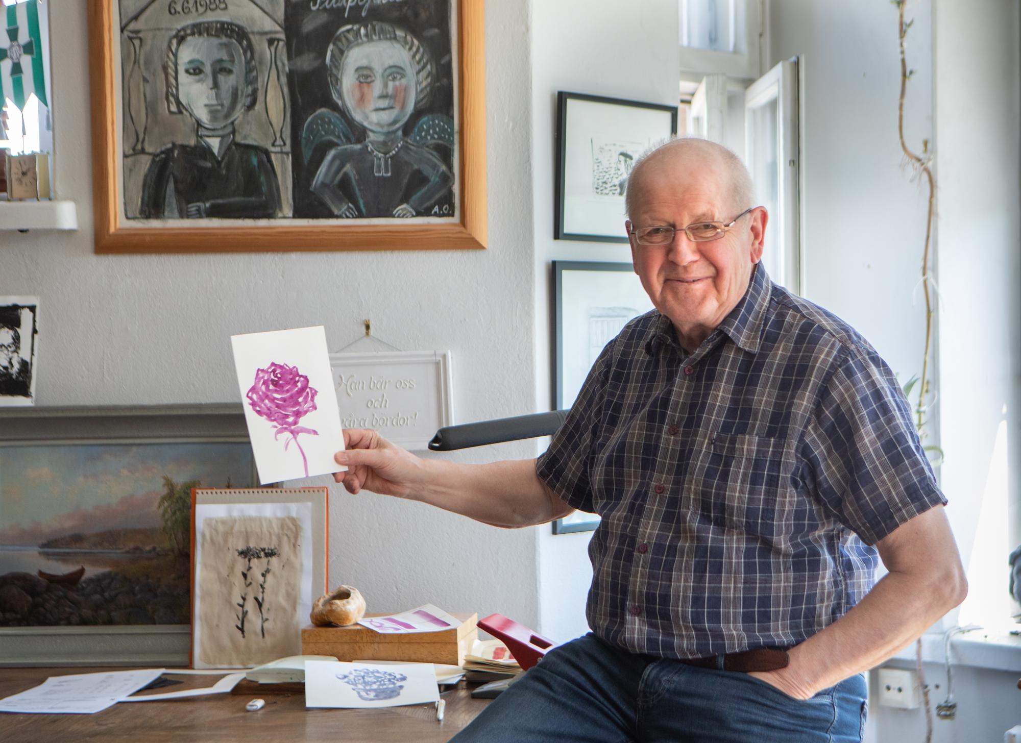 Kirjailija Antti Tuuri: Jos katsoo peruutuspeiliin, pysyy huonosti ...