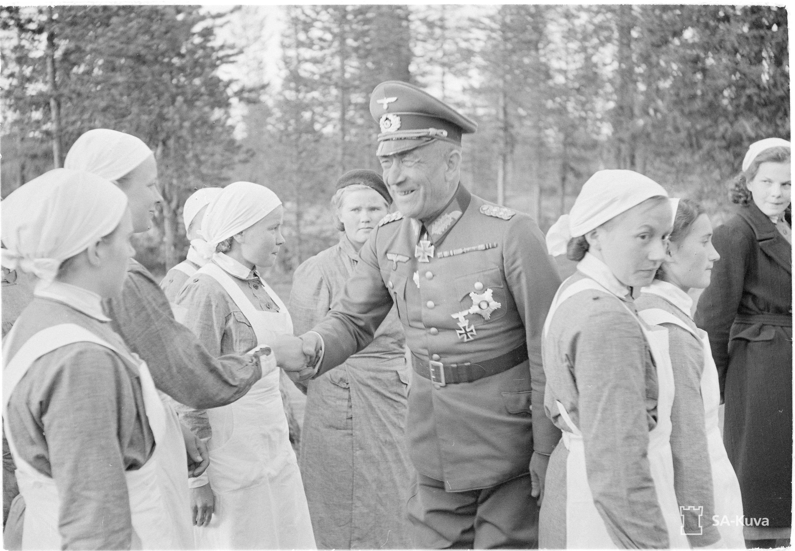 Väitös: Yksi olennainen jatkosotaan liittyvä seikka rajautuu usein ...