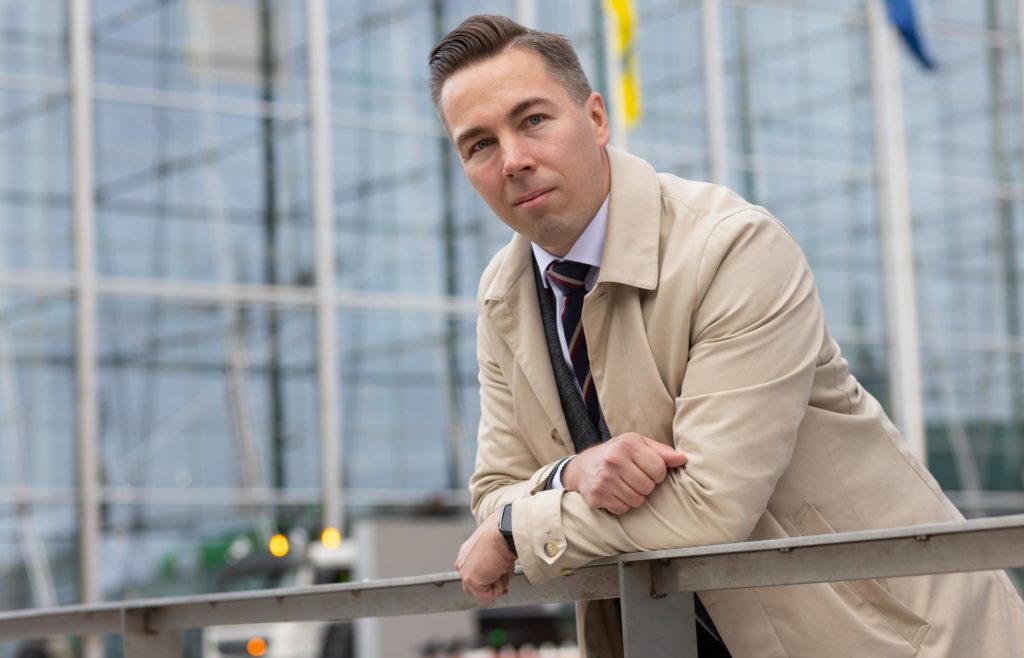 Jirka Hakala Antti Kaikkosen erityisavustajaksi - Suomenmaa.fi