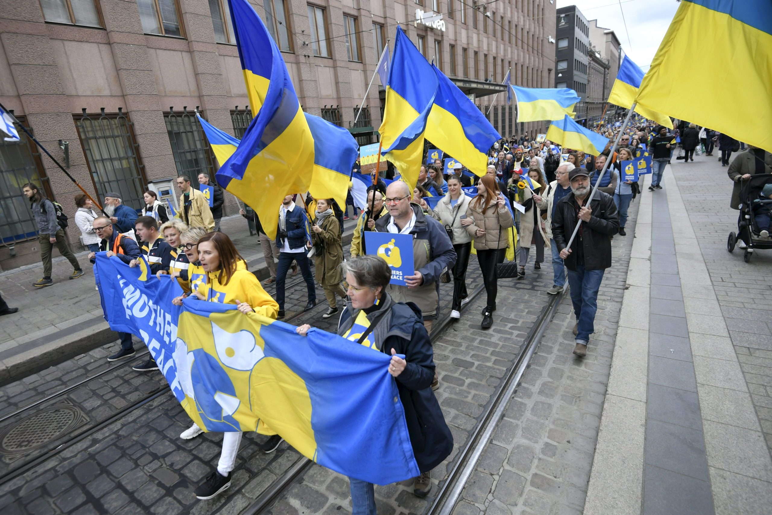 Mika Aaltola Ukraina-mielenilmauksessa: Pelissä on Euroopan vapaus ... Mika Aaltola Ukraina-mielenilmauksessa: Pelissä on Euroopan vapaus ...