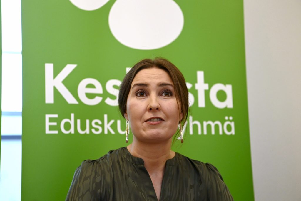 Keskustan Eeva Kalli: Turistiviisumien myöntäminen venäläisille ...