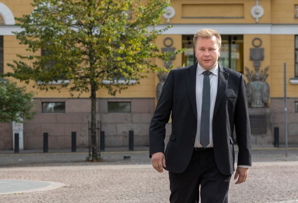 Puolustusministeri Kaikkonen paljastaa: Silloin aloin pohtia Nato ...