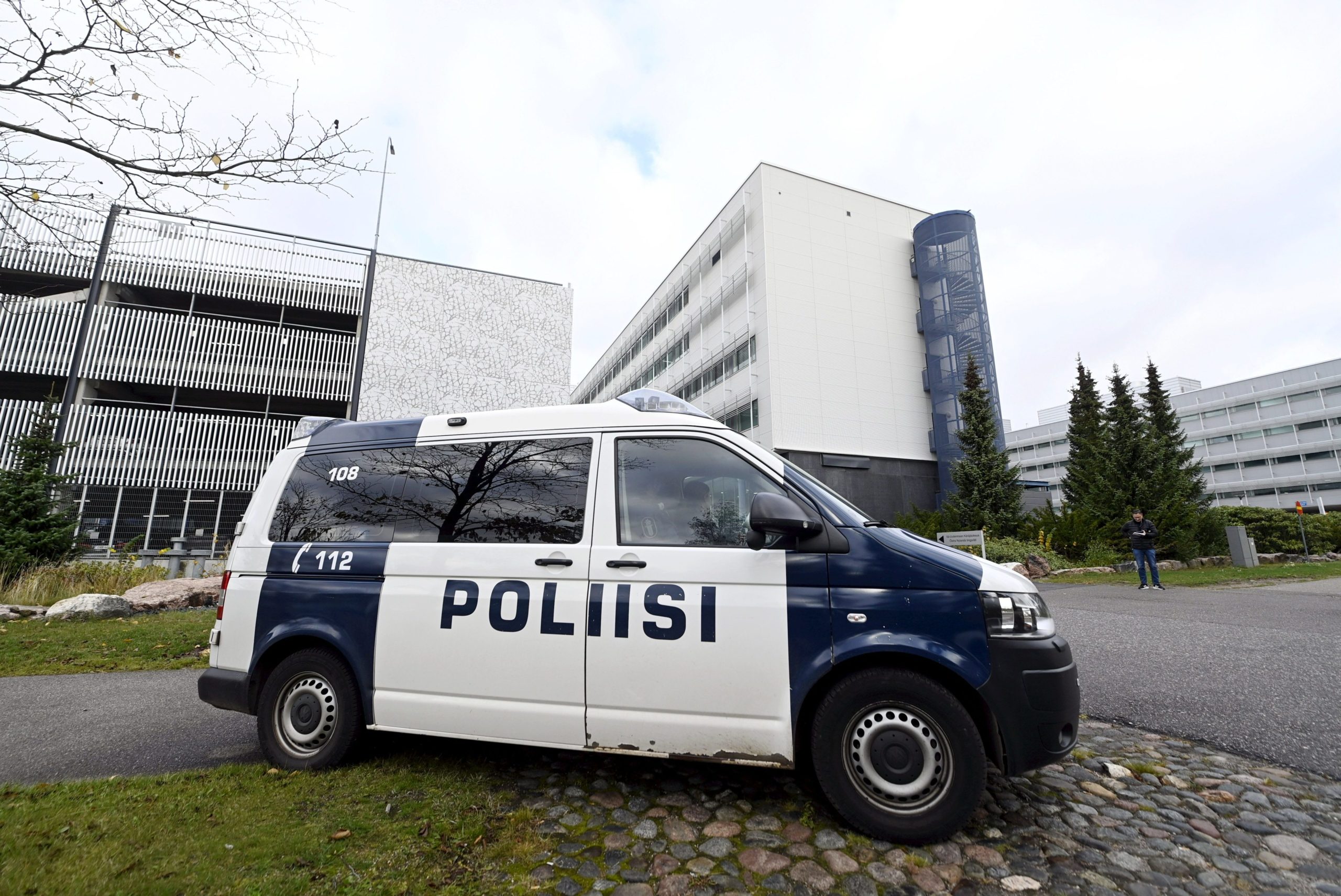 Poliisi etsii arvaamattomaksi ja vaaralliseksi luonnehdittua miestä ...