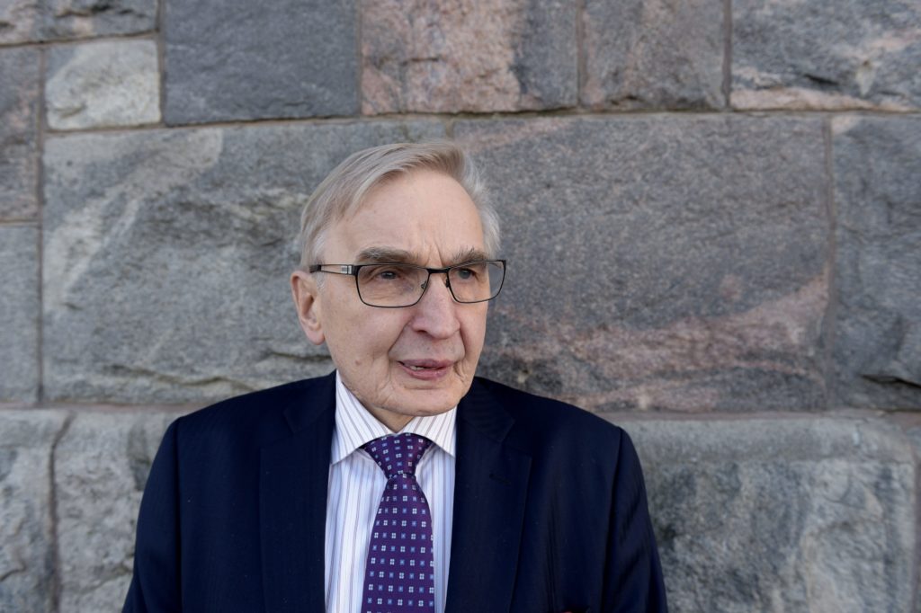 SDP:n entinen puheenjohtaja Ulf Sundqvist on kuollut 78-vuotiaana ...