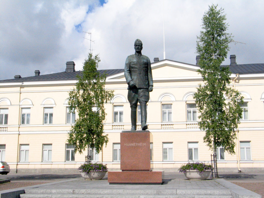 Yksi mies, monta mielikuvaa — historioitsija Tuomas Tepora käy ...