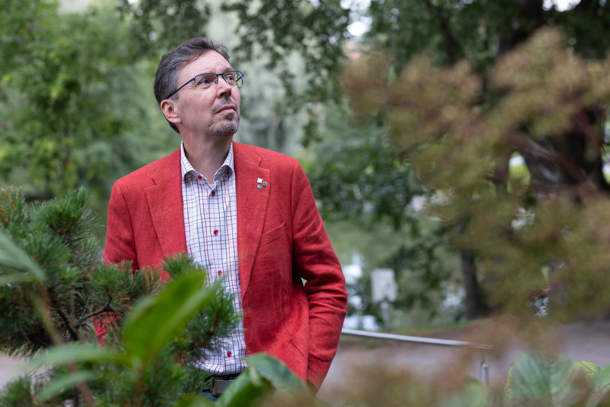 Kriittisten raaka-aineiden jahti menee kansanedustaja Vesa Kallion ihon ...