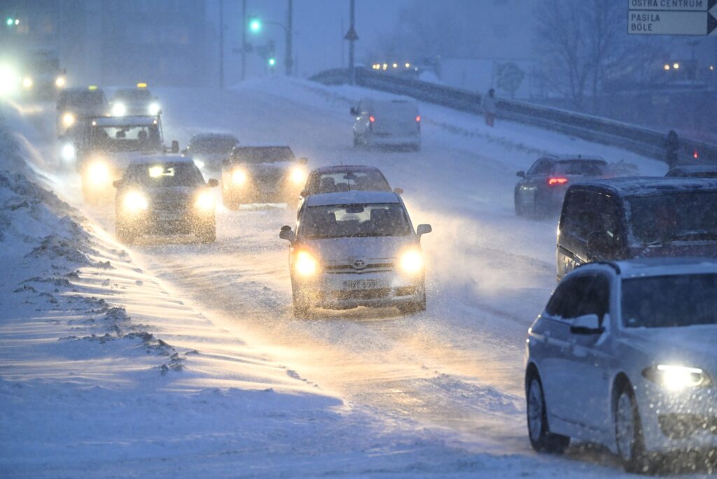 Myräkkä vyöryy Suomeen – Varoituksia isoon osaan maata - Suomenmaa.fi