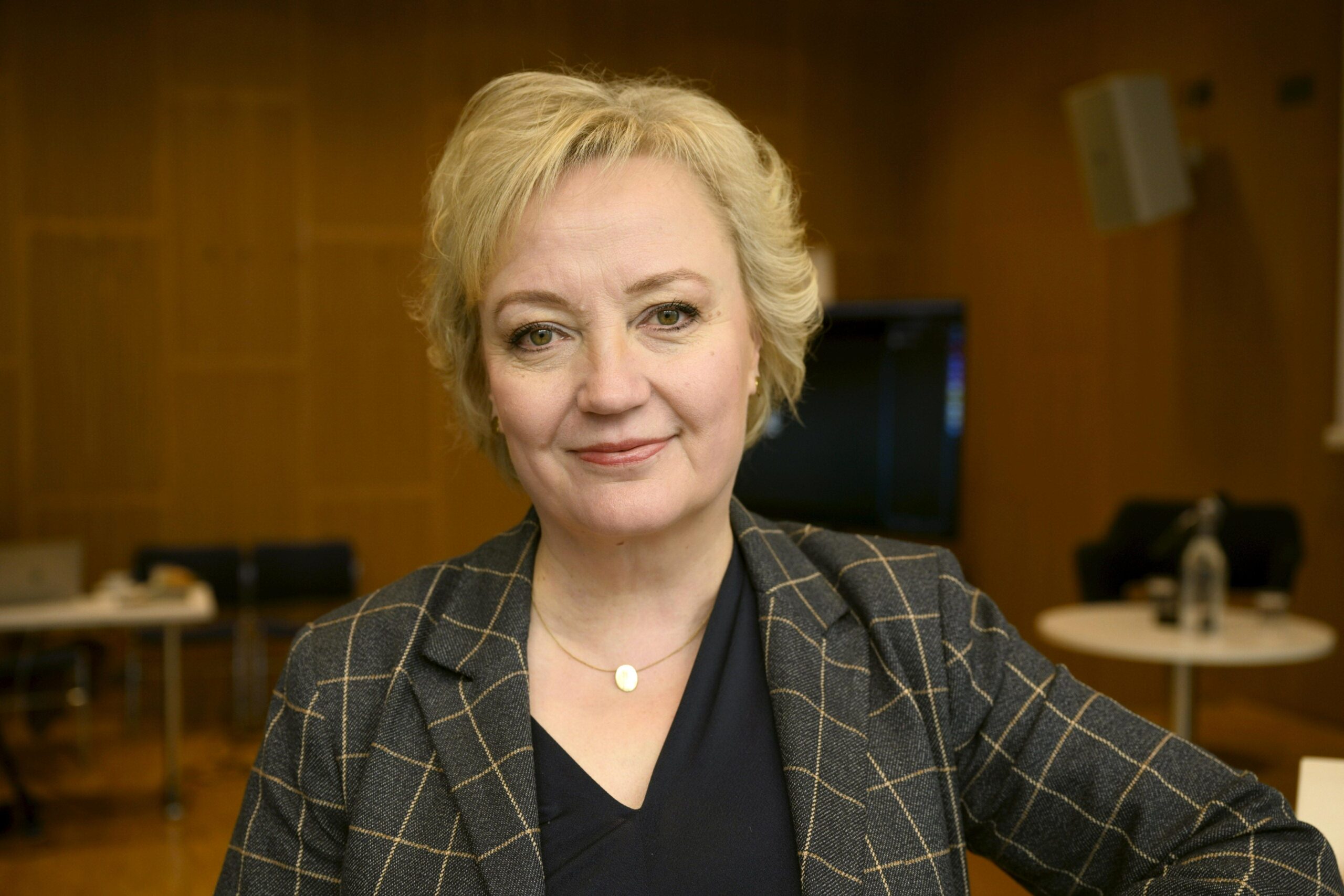 Elsi Katainen: Jättirekkojen rajat ylittävä liikenne sinetöitiin ...