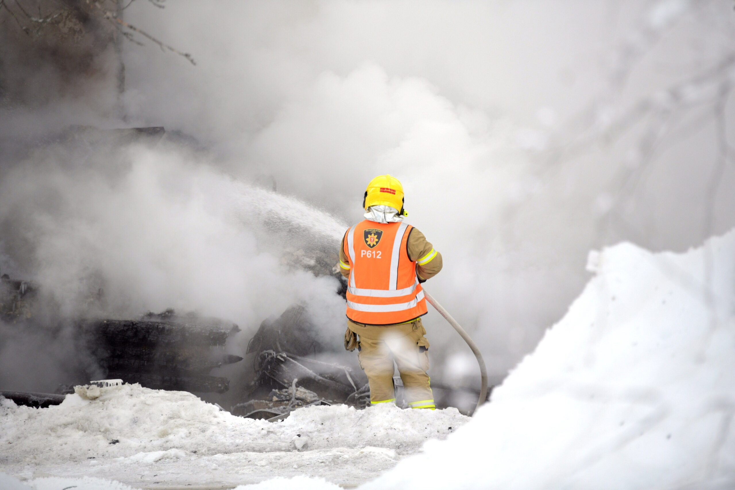 Äkäslompolon hostellipalossa myös kolmas kuolonuhri – ruumiskoira löysi ...