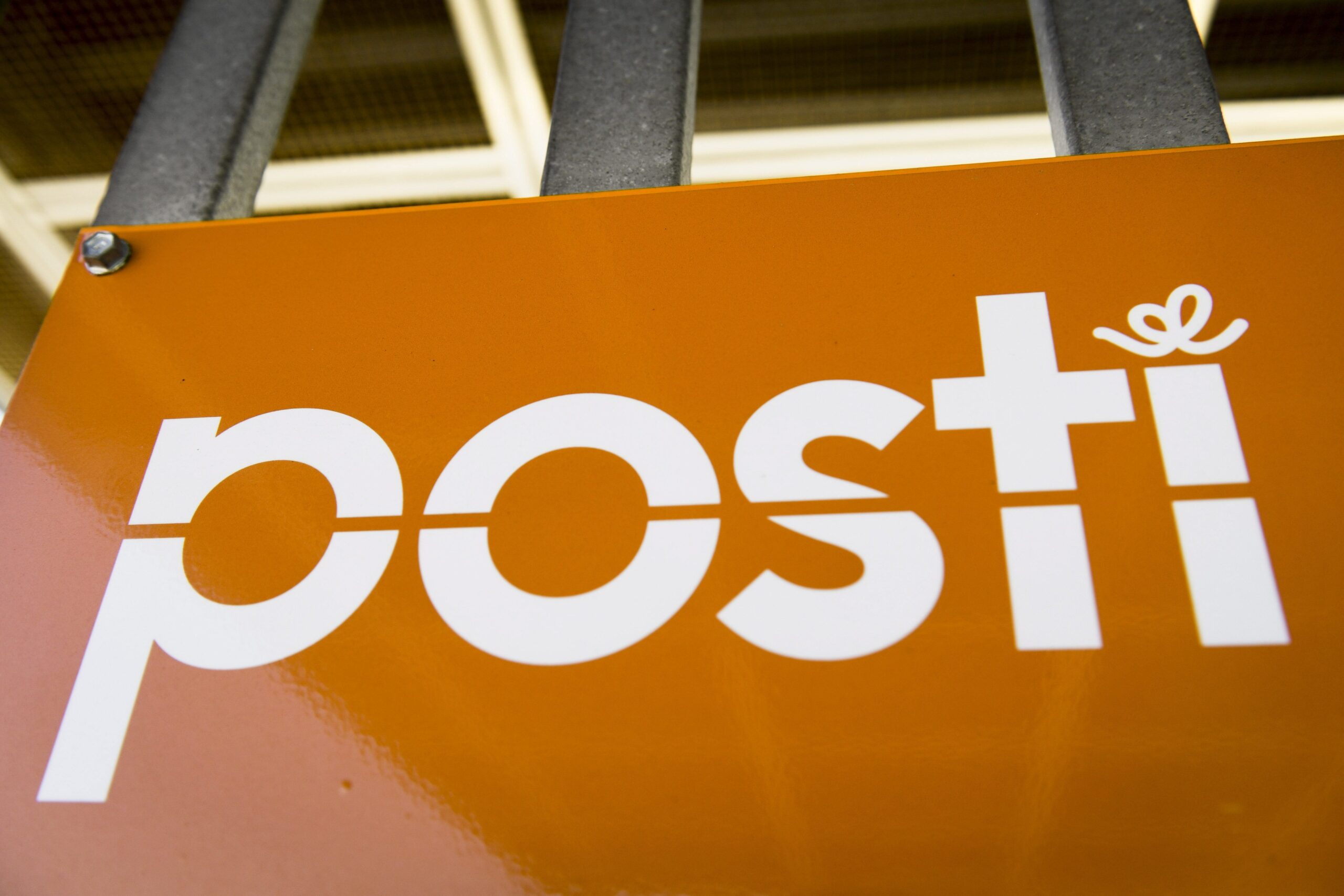 Posti aloittaa muutosneuvottelut – liipaisimella lähes 300 työtehtävää ...