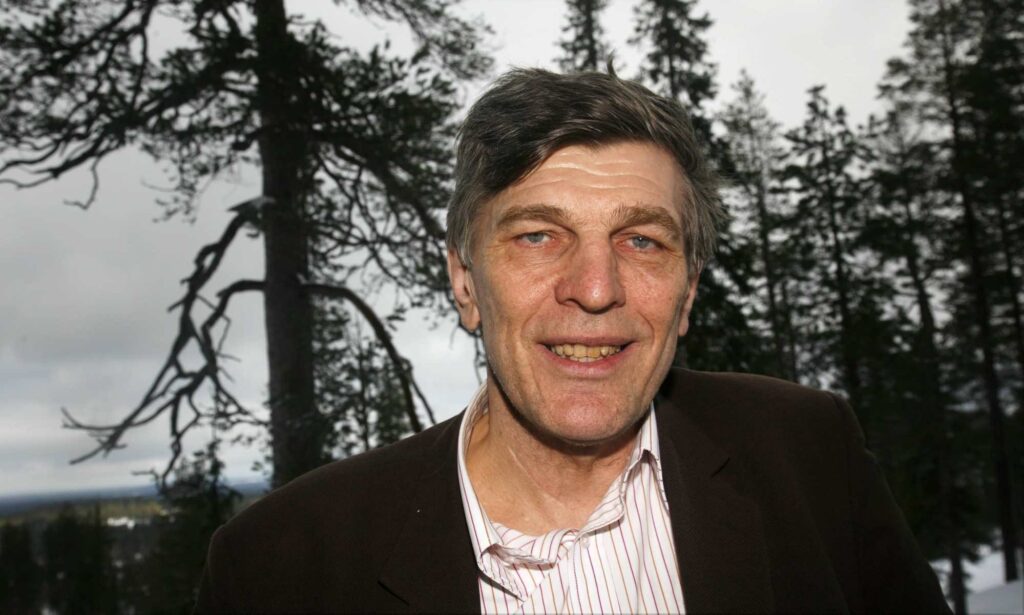 IL: Entinen pitkän linjan kansanedustaja Esko-Juhani Tennilä on kuollut - Suomenmaa.fi