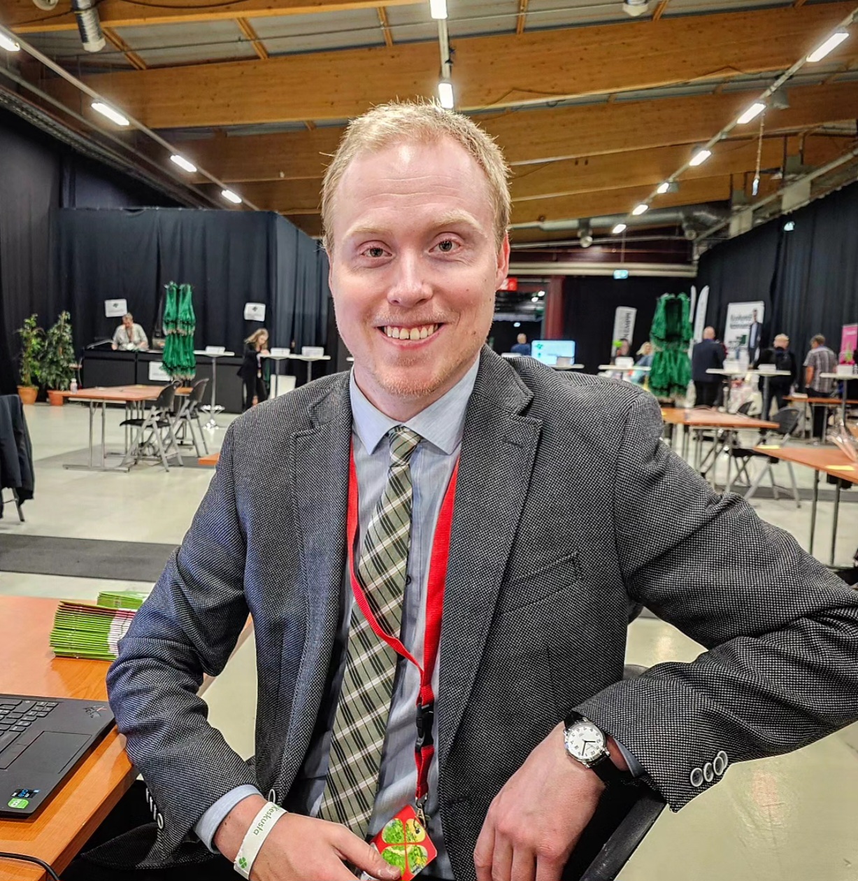 Nyt näyttää hyvältä, keskusta - Janne Riitakorpi