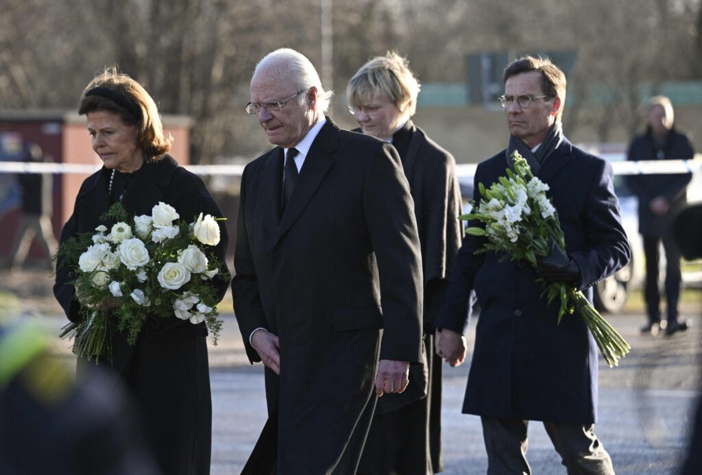 Ruotsi suree kouluampumisen uhreja – kuningaspari ja pääministeri ...