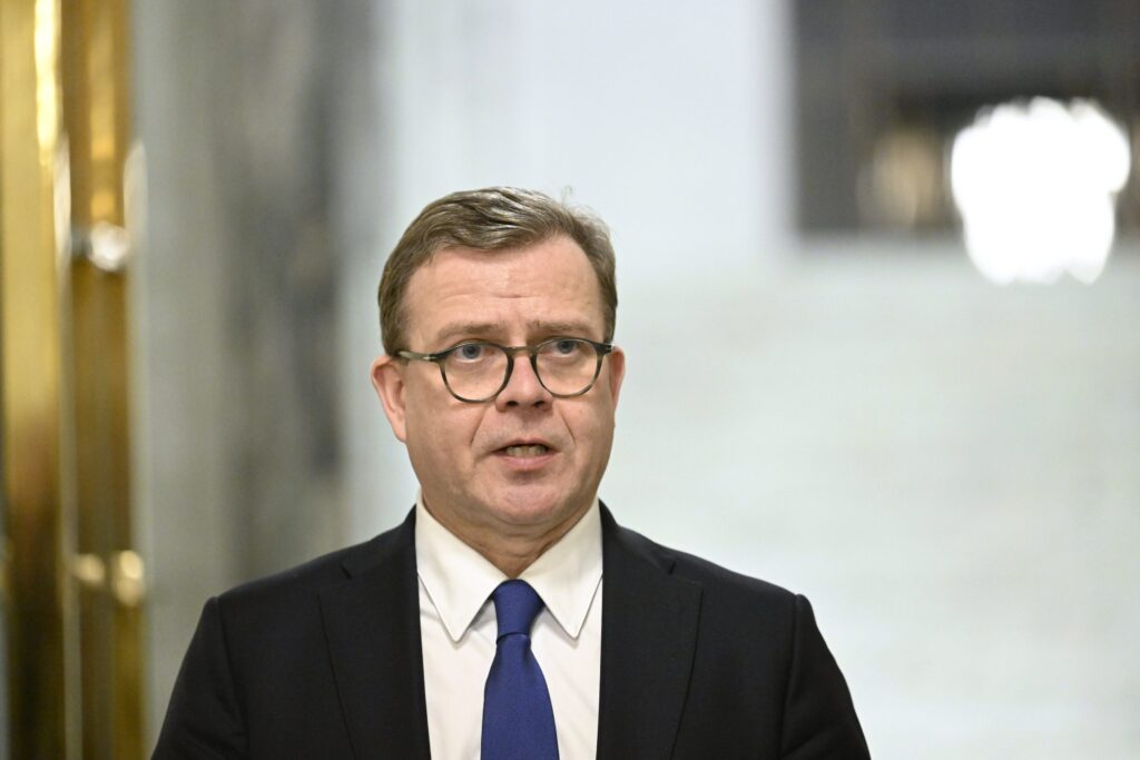 Pääministeri Orpo kommentoi ilmoitusta tuontitulleista: "Tyypillistä ...