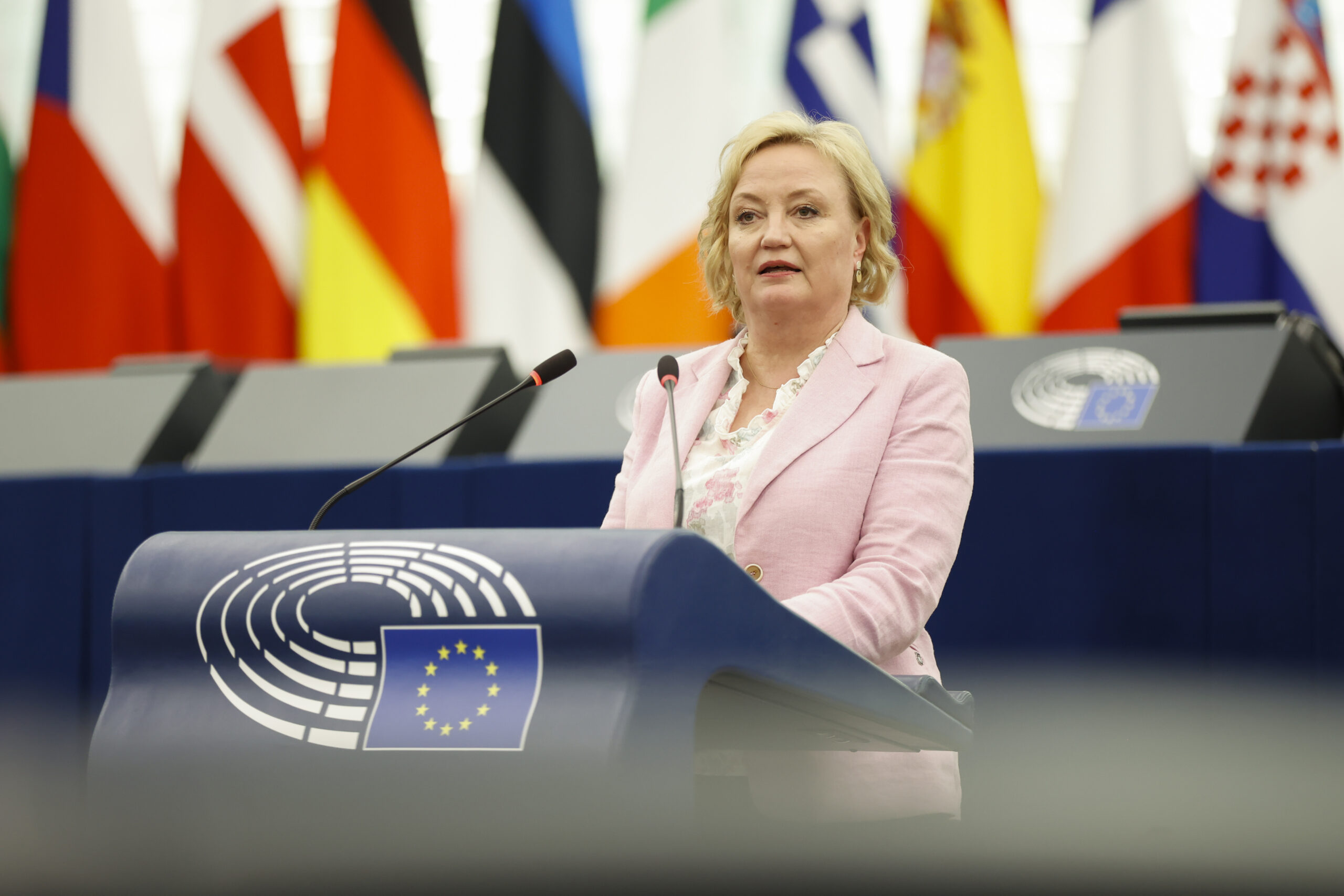 Elsi Katainen: Puolustusta varten otettava yhteisvelka on myös Suomen ...