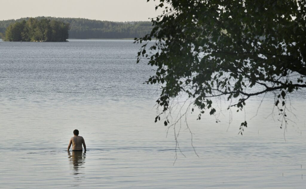 Perjantaiksi luvassa ukkoskuuroja ja kovia helteitä - Suomenmaa.fi