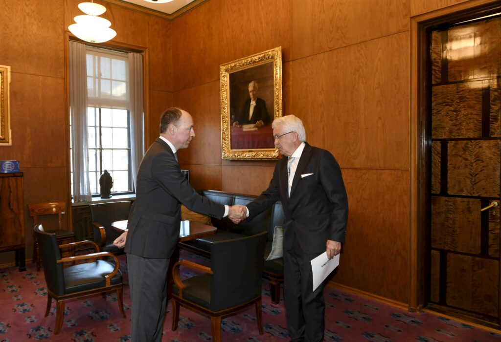 Mauri Kontu aloitti työnsä keskustan kansanedustajana – Anette Karlsson ...