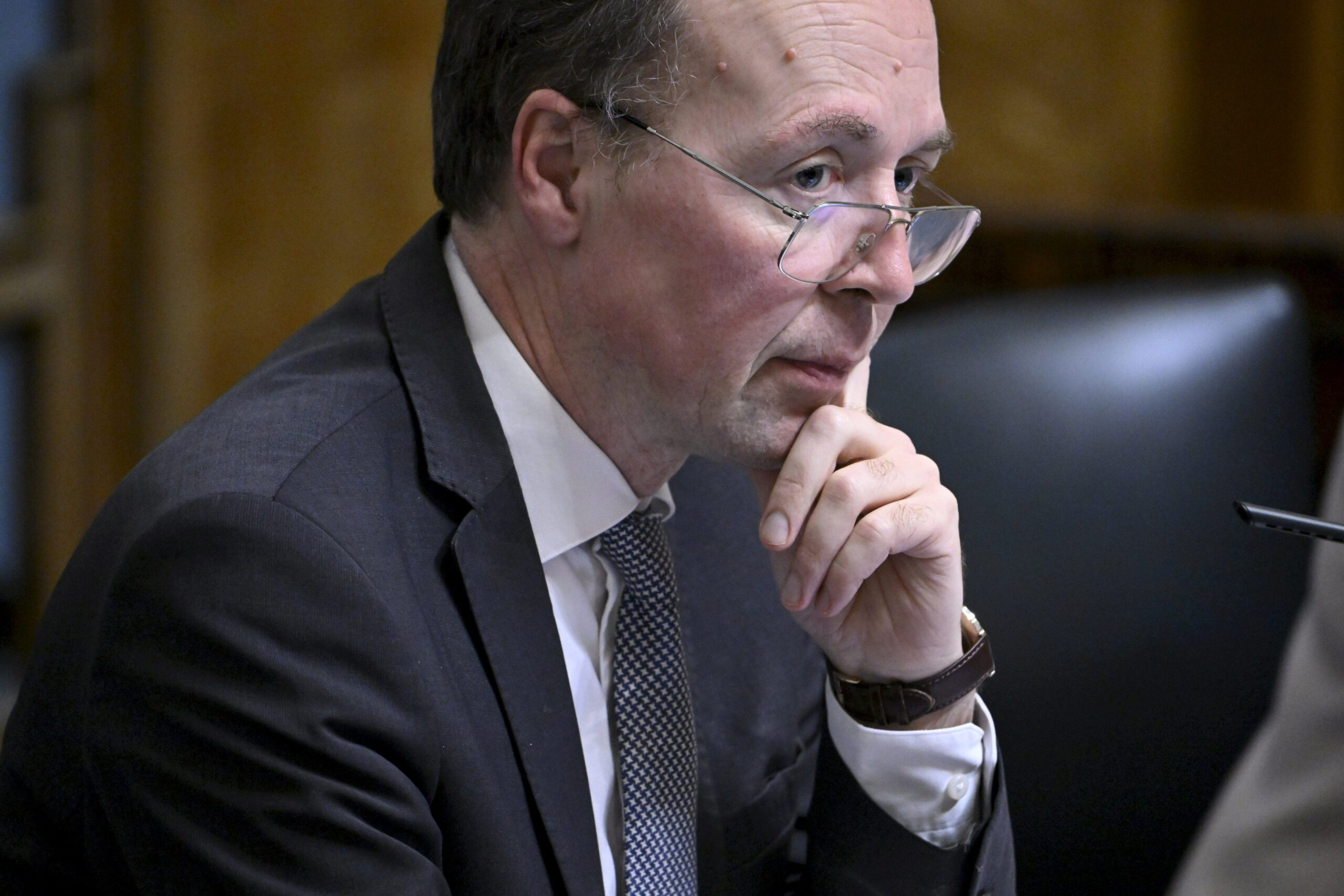 Jussi Halla-aho jatkaa puhemiehenä, protestiääniä jälleen kymmeniä ...
