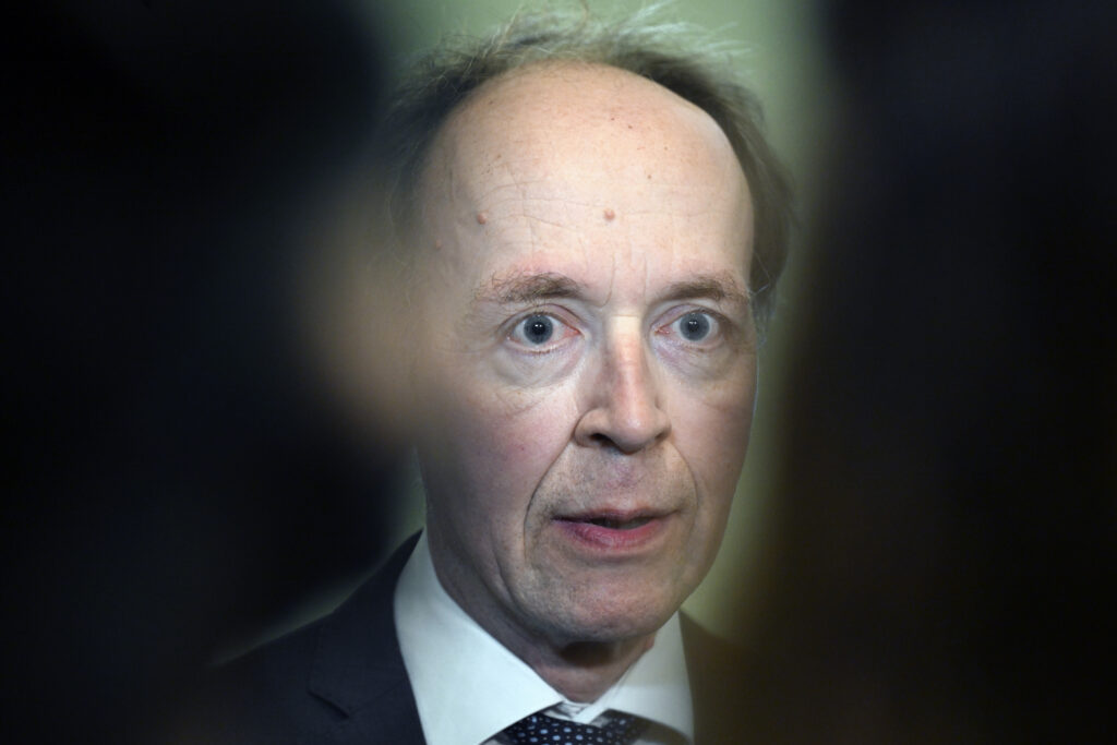 Eduskunnan poissaololinjaan tarvitaan selvyyttä, sanoo puhemies Jussi ...