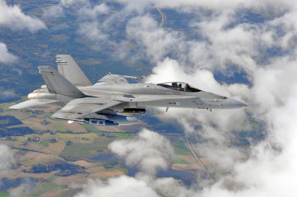 Ilmavoimat siirtyi uuteen aikaan 30 vuotta sitten – Hornet-kauppa loi ...