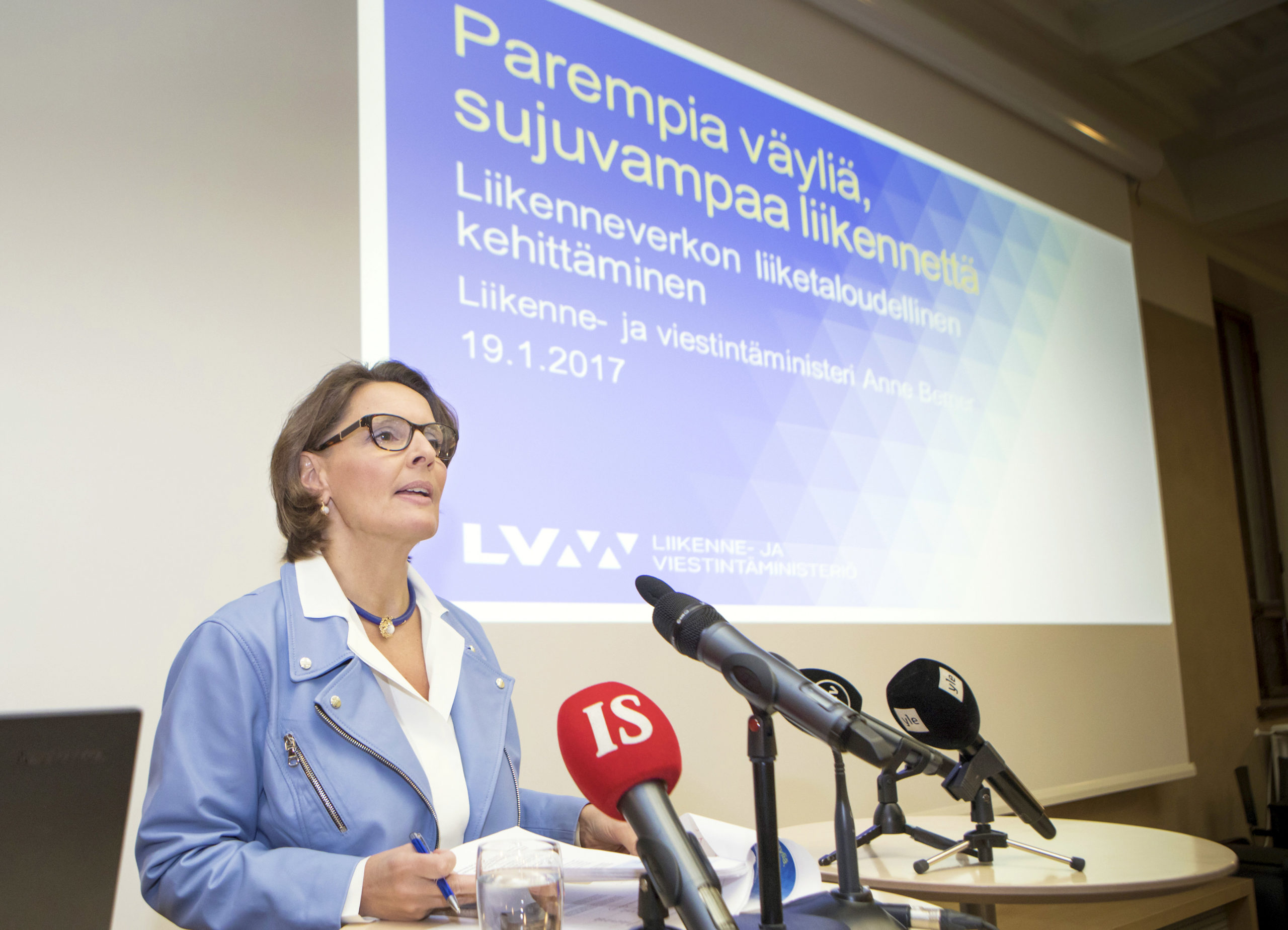 Berner alkaa itse vetämään parlamentaarista liikenneverkkotyöryhmää ...