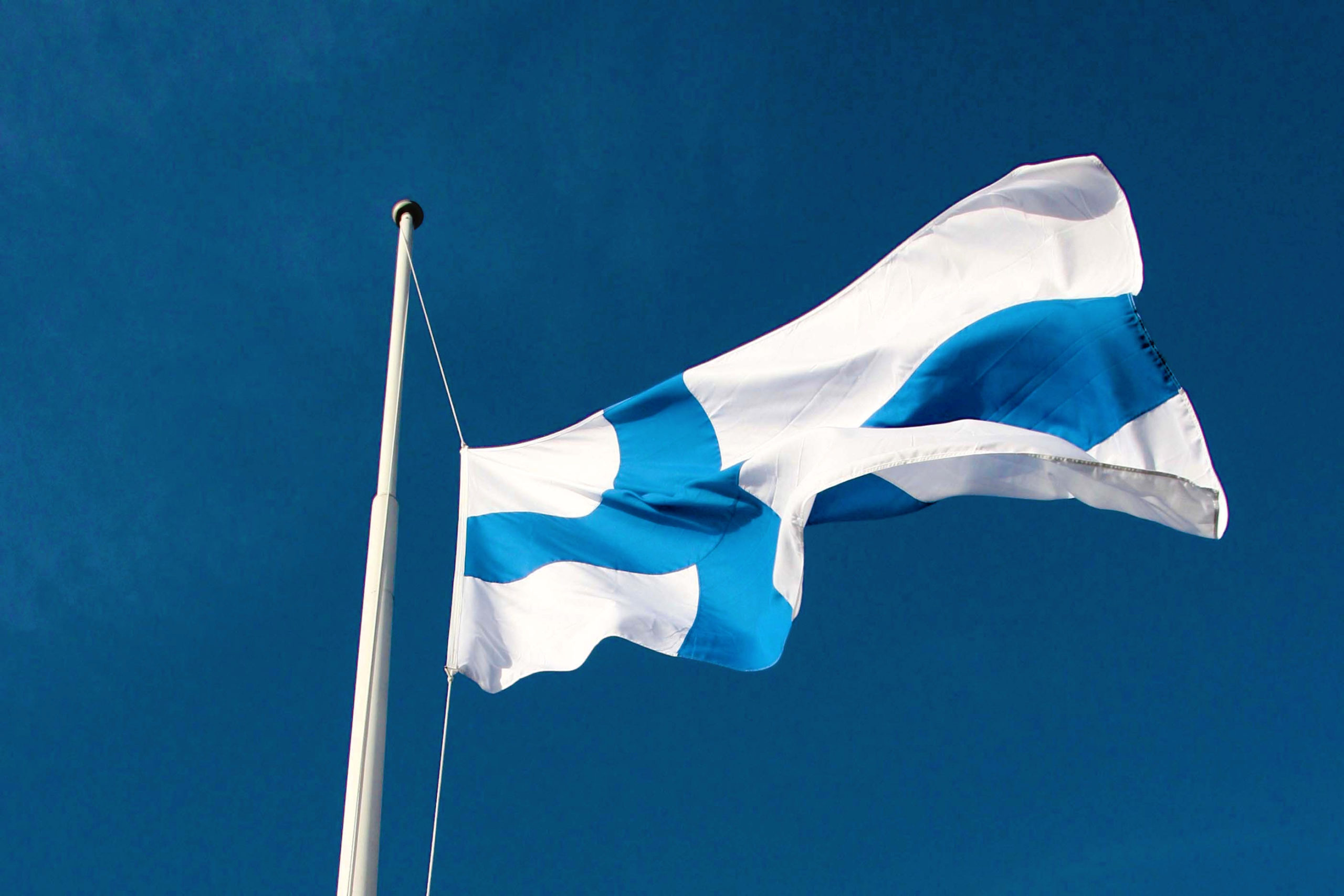 Kansanedustaja laajentaisi Suomen lipun käyttöä - Suomenmaa.fi