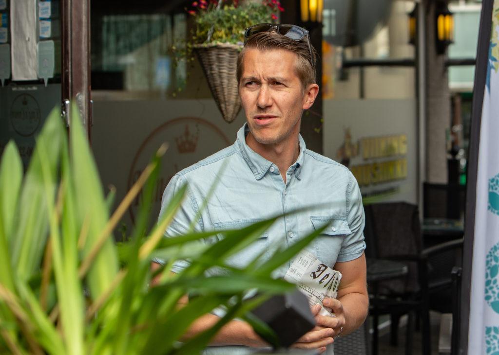 Näyttelijä Jussi Vatanen joi ensimmäistä kertaa purkkimaitoa koulussa ...