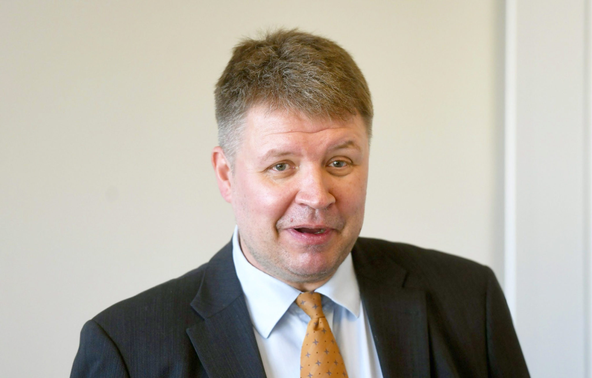 Sami Borg räjäyttäisi vaalirauhan ja pistäisi rummut pärisemään ...